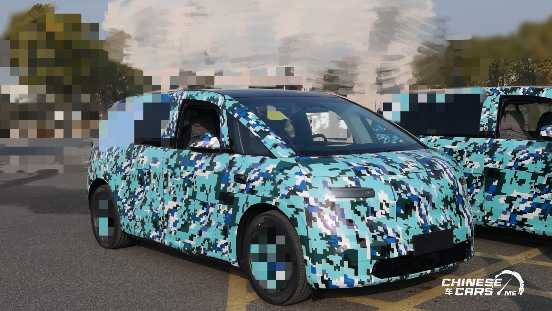 صور تجسسية لسيارة Zeekr CM2E الـ MPV الجديدة بعد رصدها أثناء اختبارها ...